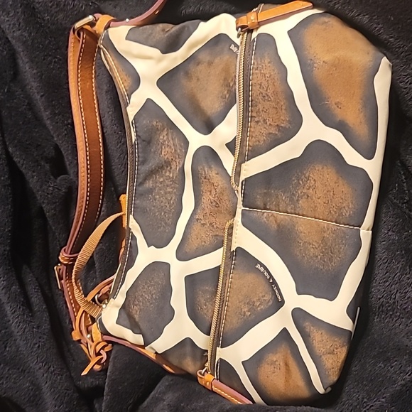 Dooney & Bourke | Bags | Dooney Bourke Giraffe Pusre With Coa | Poshmark